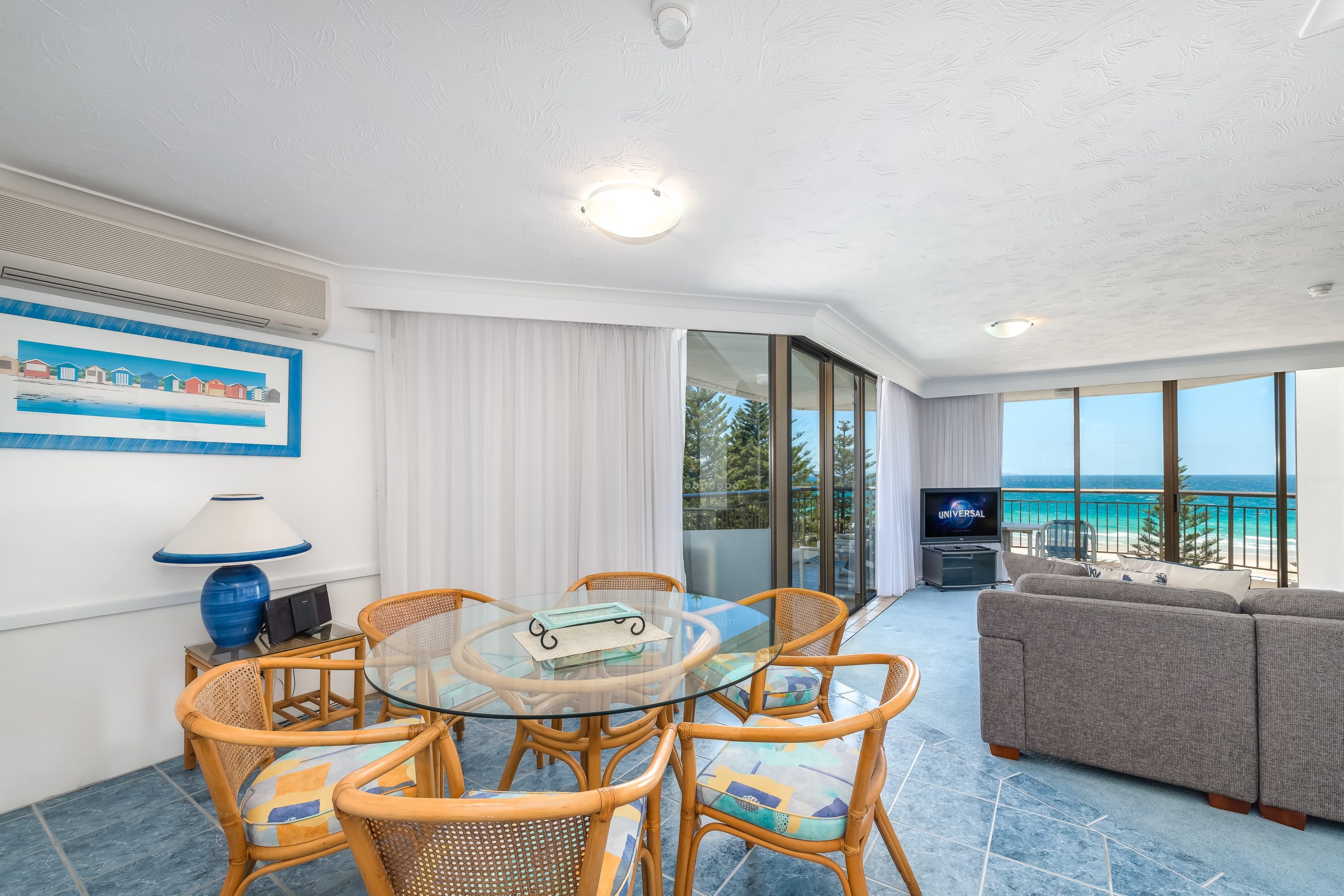Beachfront Accommodation Coolangatta | Bayview Apartments